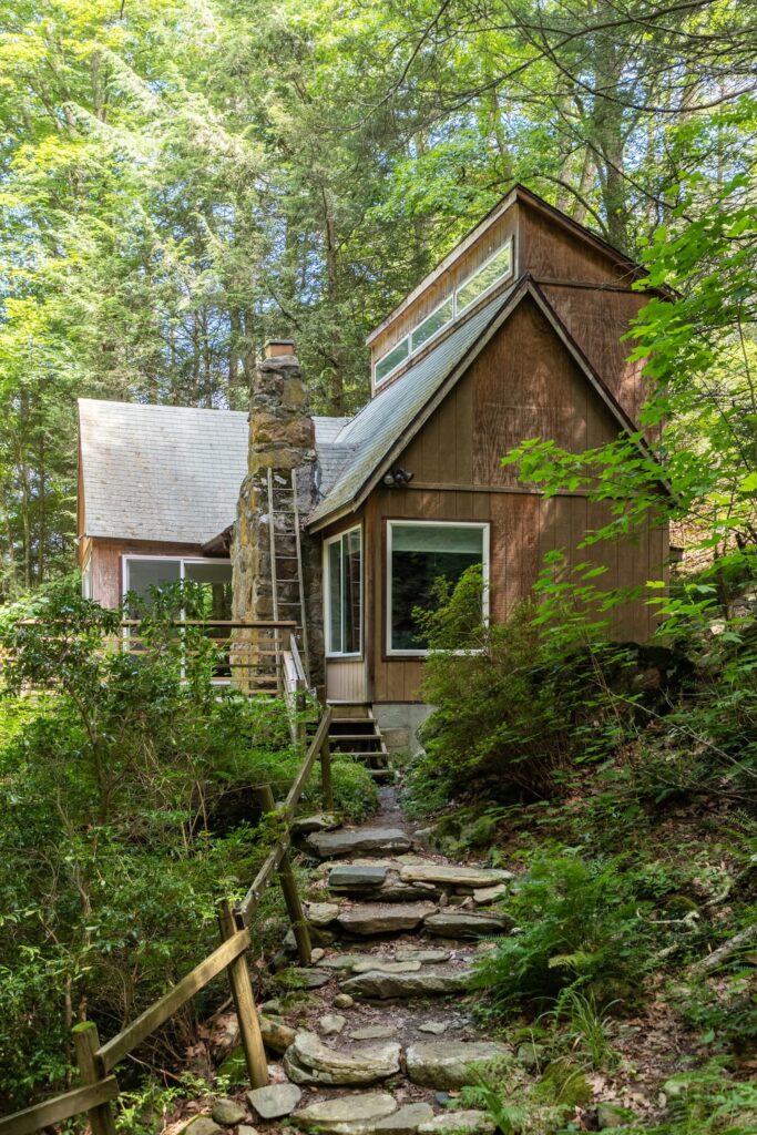 12 Coolest Cabin Rentals in Connecticut To Stay in 2022 | Cabin Trippers